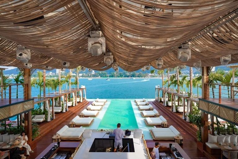 Le Yona Beach Club flottant de Phuket - Ma Thailande